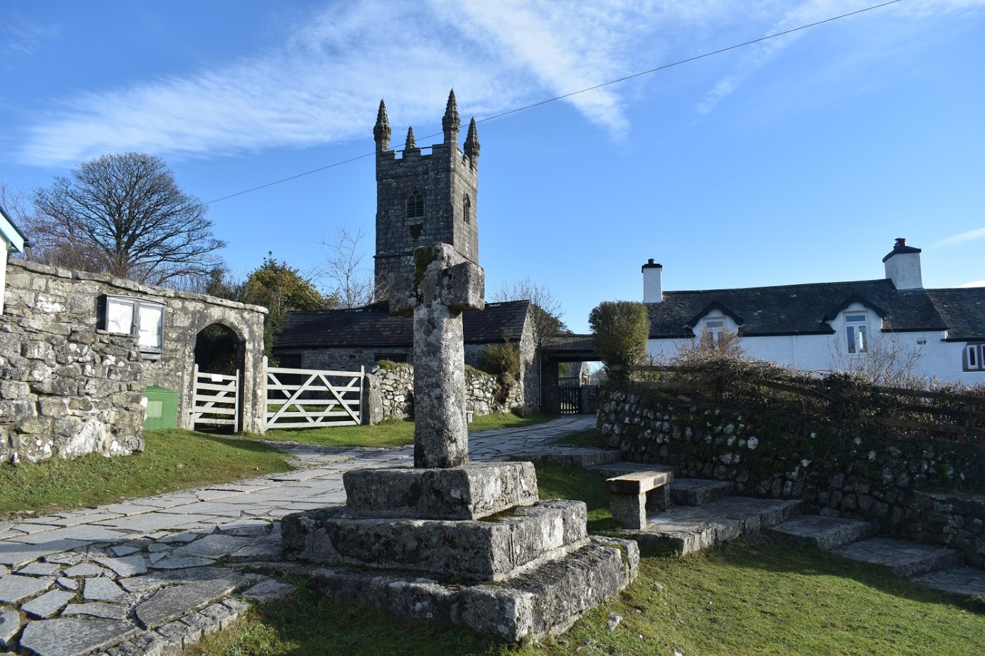 3 crosses and a Gutter Tor | treksandtors