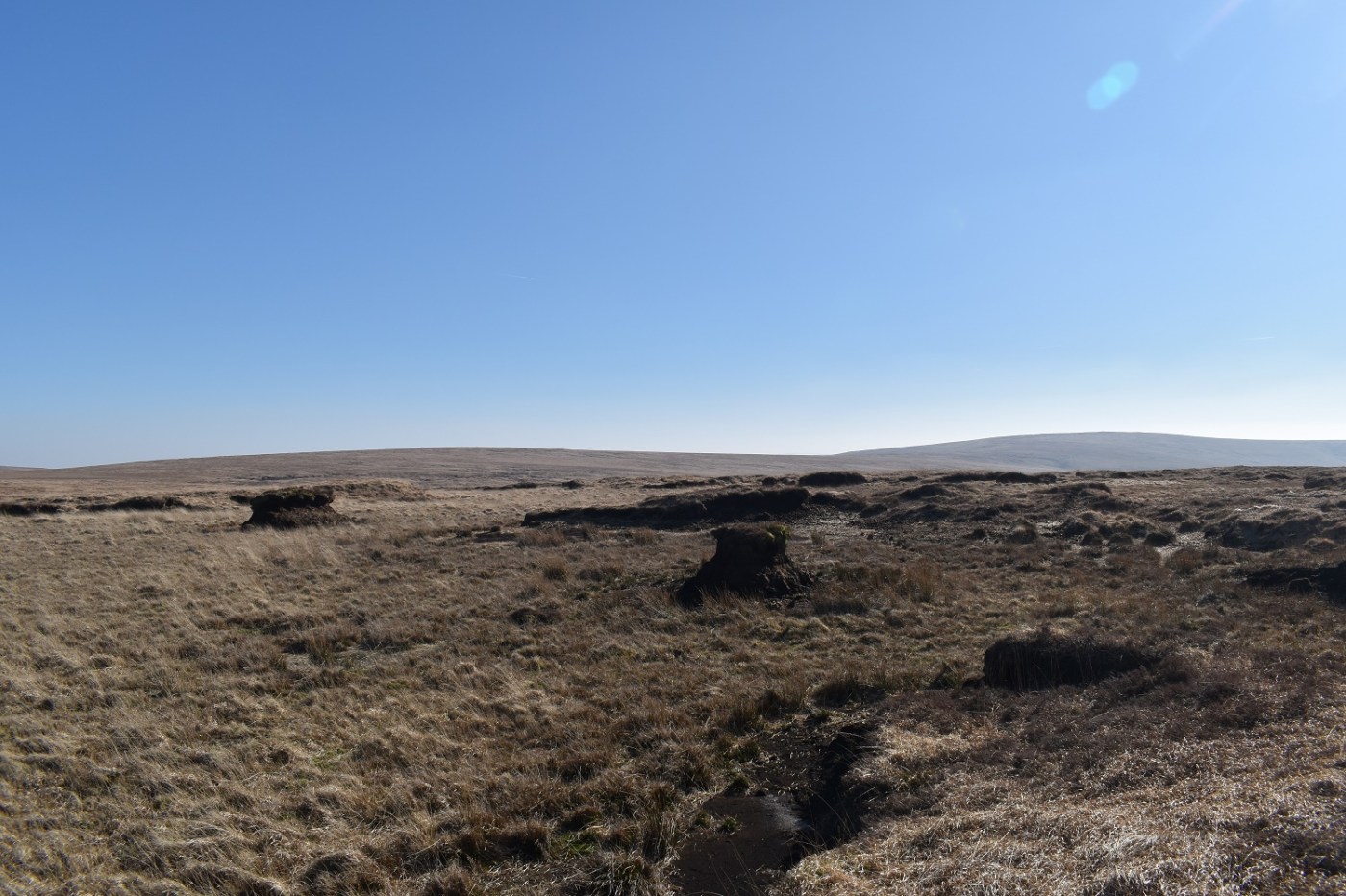 Sunshine at Cranmere Pool and Great Kneeset | treksandtors